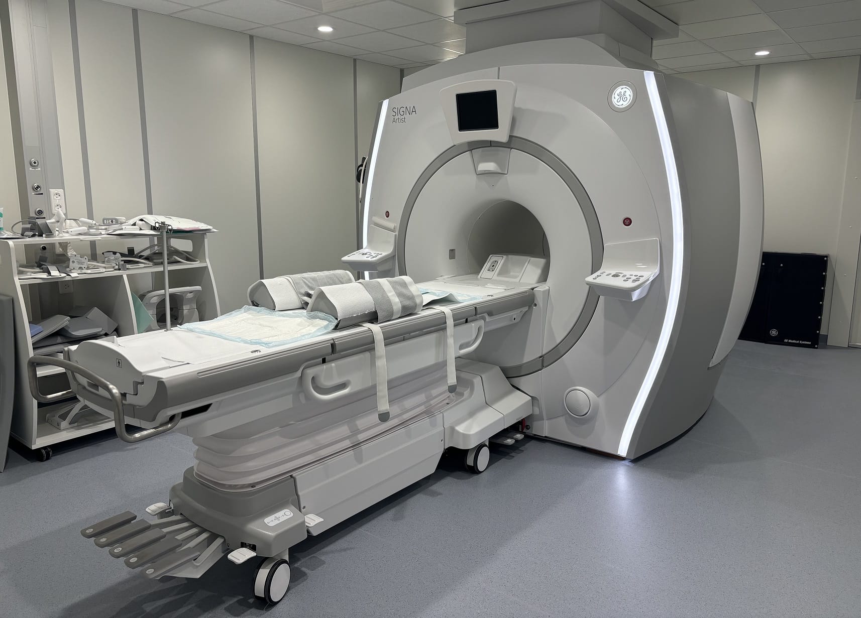 GE Signa Artist 1.5T MRI Scanner | Features & Overview
